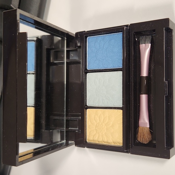 mark. | Makeup | Color Swing X Mark Mix It Up Eyeshadow Compact New ...